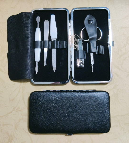 Manicure Set 5 Pieces With Click Case